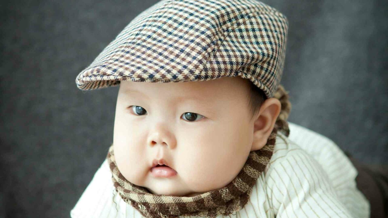 Protégez la tête de votre bébé avec style et confort dès 6 mois